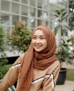 Kumpulan Wanita Cantik Berhijab Kekinian Terbagus Lengkap - Blog Pengajar Tekno