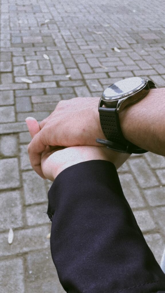 Kumpulan Foto Gandengan Tangan Terbagus dan Terlengkap - Blog Pengajar ...