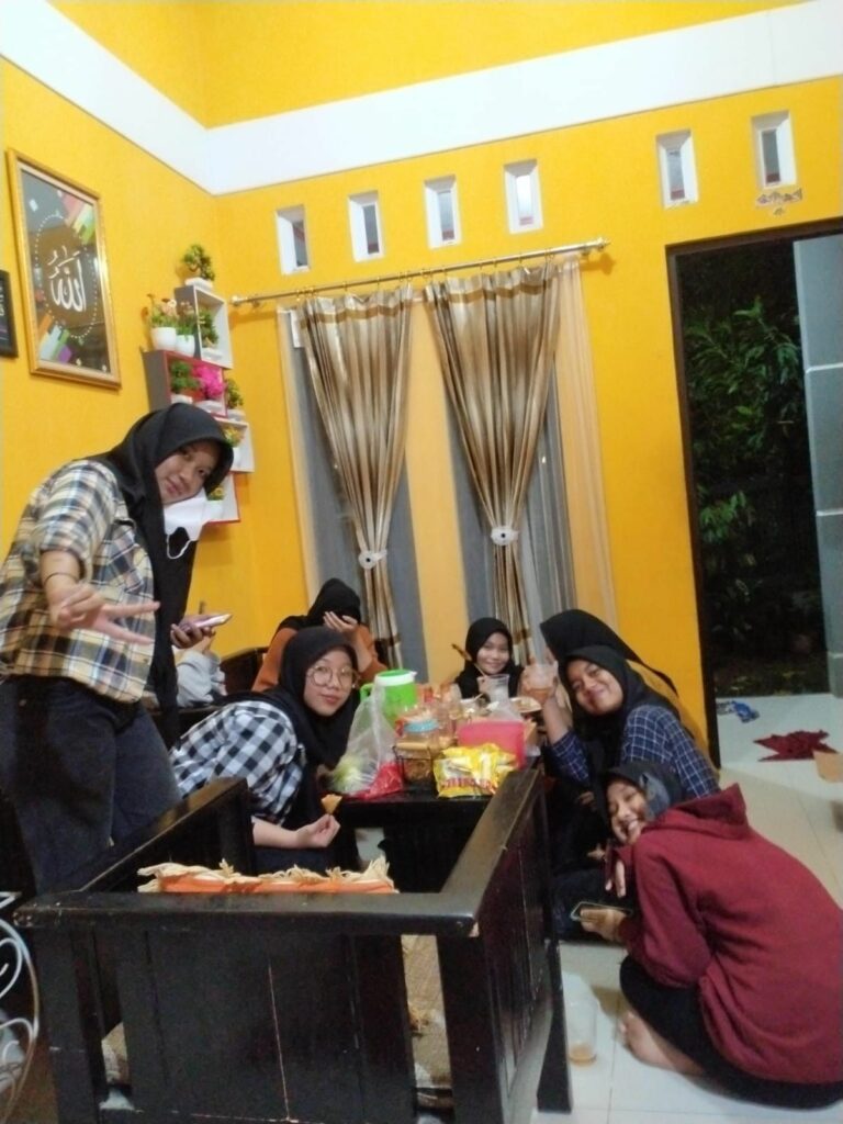 Kumpulan Foto Kerja Kelompok Terbagus dan Terlengkap - Blog Pengajar Tekno