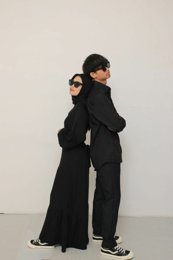 Kumpulan Gaya Foto Studio Berdua Terbagus dan Terlengkap - Blog Pengajar Tekno