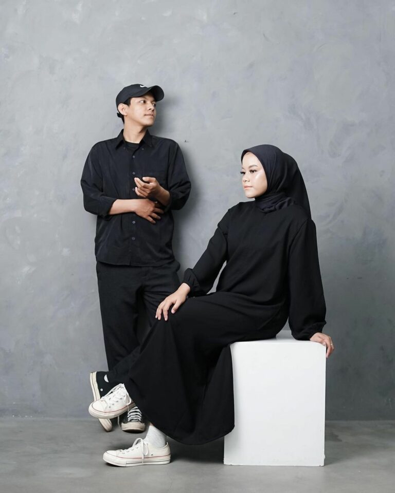 Kumpulan Gaya Foto Studio Berdua Terbagus dan Terlengkap - Blog Pengajar Tekno