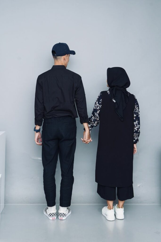 Kumpulan Gaya Foto Studio Berdua Terbagus dan Terlengkap - Blog Pengajar Tekno