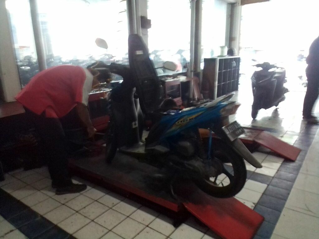 Kumpulan Foto Bengkel Motor Terbagus dan Terlengkap - Blog Pengajar Tekno