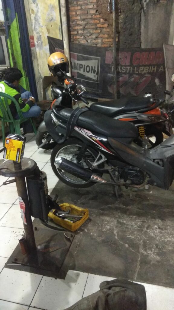 Kumpulan Foto Bengkel Motor Terbagus dan Terlengkap - Blog Pengajar Tekno