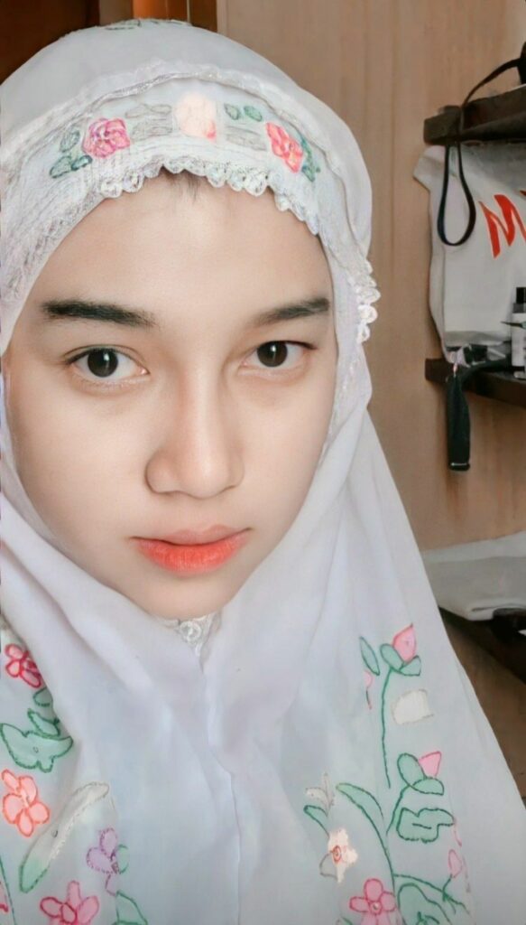 Kumpulan Foto Pakai Mukena Cantik Terbagus dan Terlengkap - Blog Pengajar Tekno