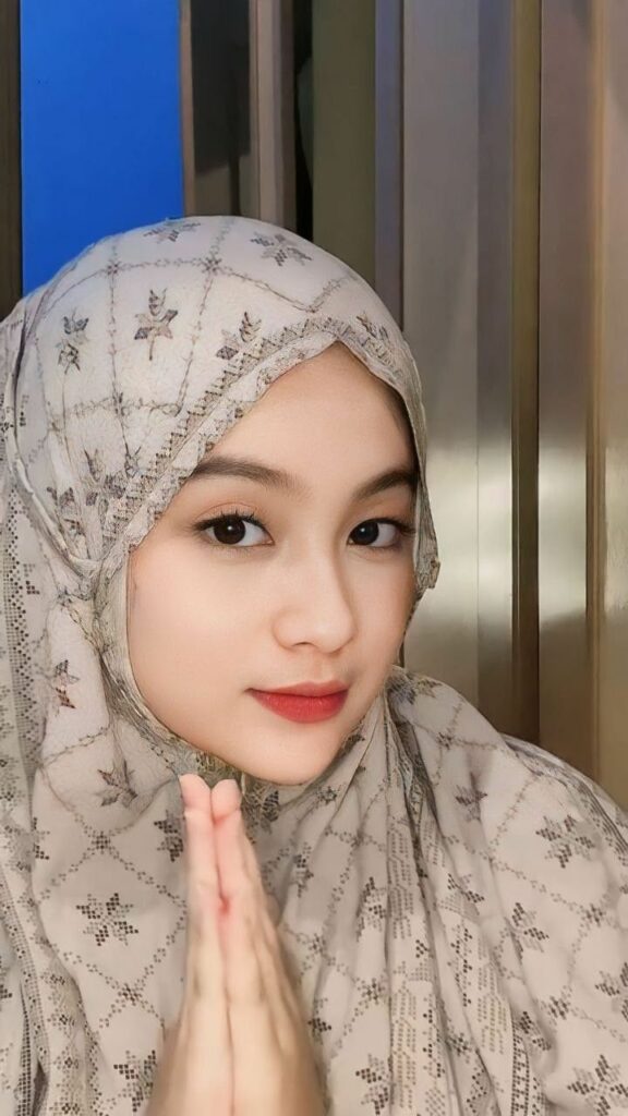 Kumpulan Foto Pakai Mukena Cantik Terbagus dan Terlengkap - Blog ...