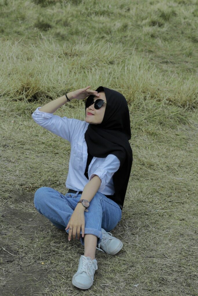 Kumpulan Gaya Foto Duduk Menarik Terbagus dan Terlengkap - Blog ...