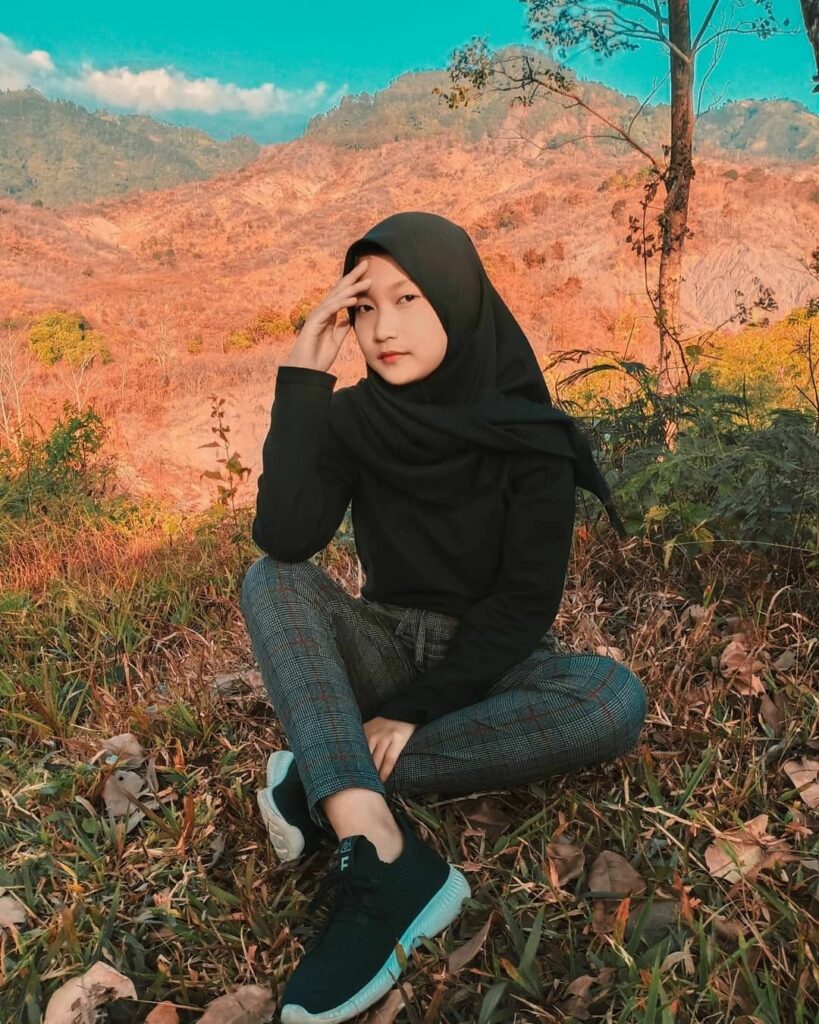 Kumpulan Gaya Foto Duduk Menarik Terbagus dan Terlengkap - Blog ...