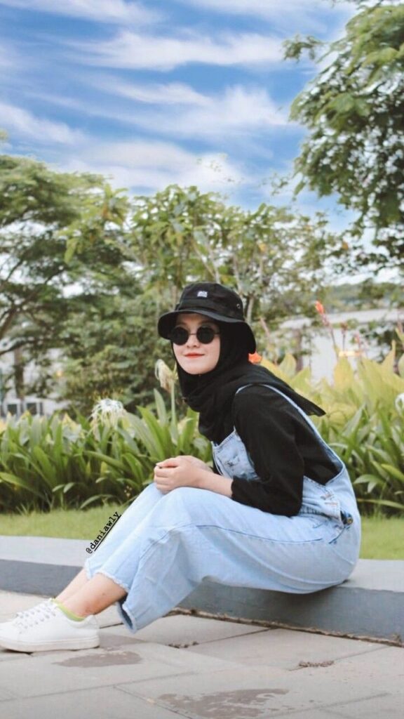 Kumpulan Gaya Foto Duduk Menarik Terbagus dan Terlengkap - Blog ...