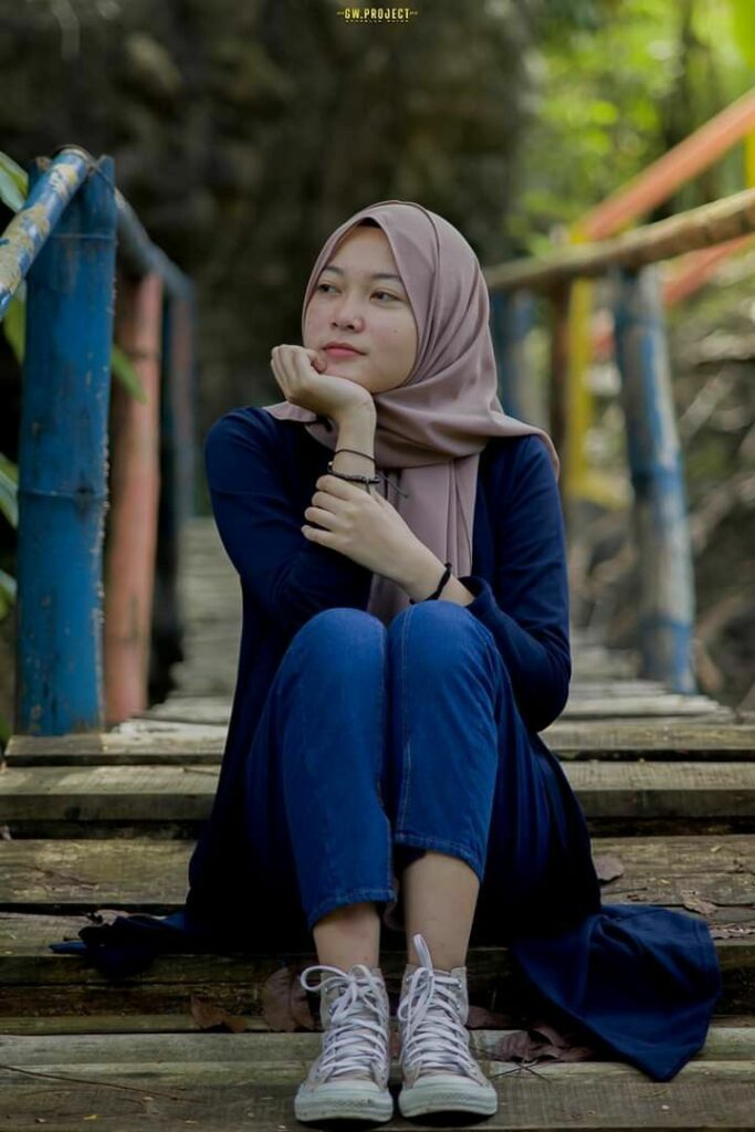 Kumpulan Gaya Foto Duduk Menarik Terbagus dan Terlengkap - Blog ...