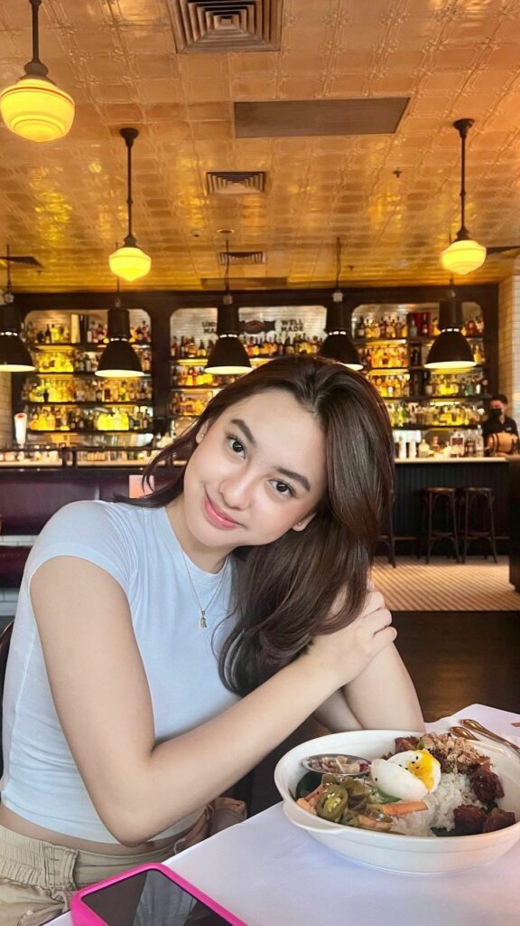 Kumpulan Gaya Foto di Cafe Keren Terbagus dan Terlengkap - Blog Pengajar Tekno