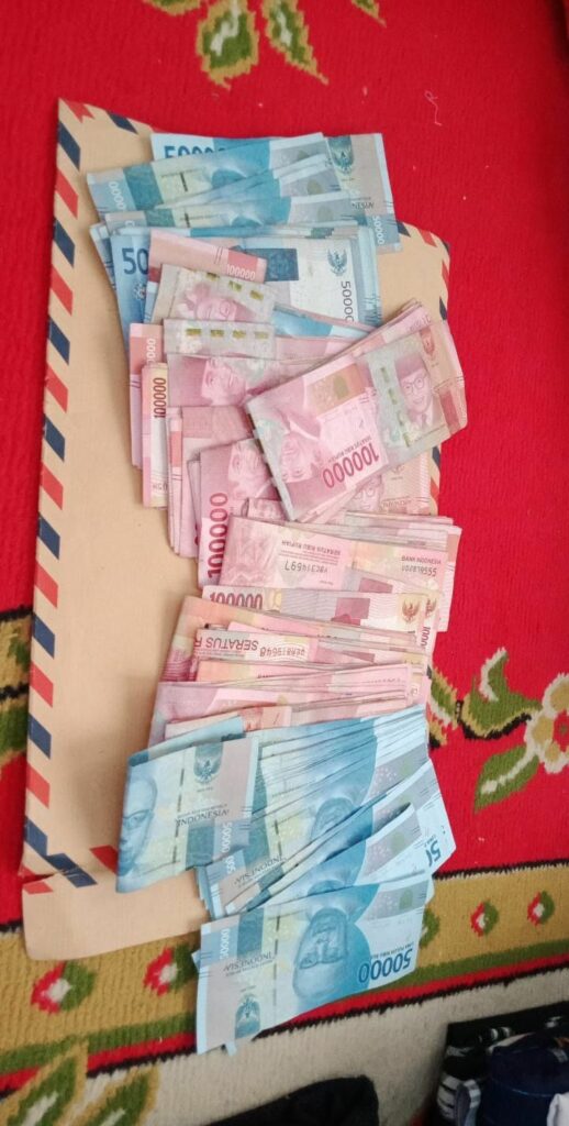 Kumpulan Foto Uang Banyak Paling Tajir Terbagus dan Terlengkap - Blog Pengajar Tekno