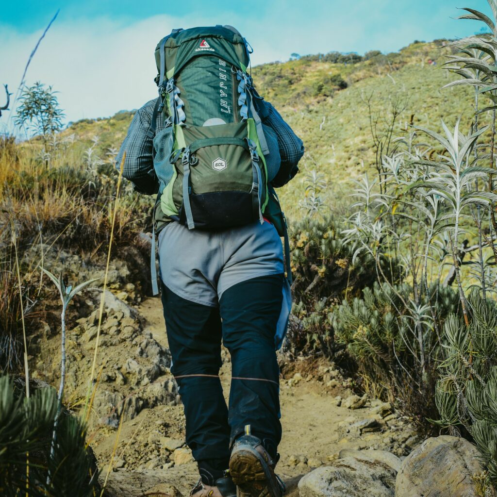 Kumpulan Gambar Pendaki Gunung Keren Terbagus dan Terlengkap - Blog ...