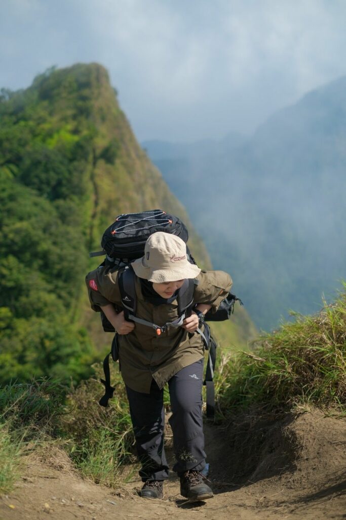 Kumpulan Gambar Pendaki Gunung Keren Terbagus dan Terlengkap - Blog ...