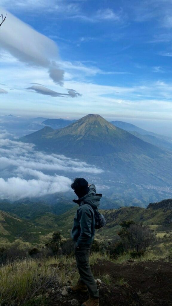 Kumpulan Gambar Pendaki Gunung Keren Terbagus dan Terlengkap - Blog ...
