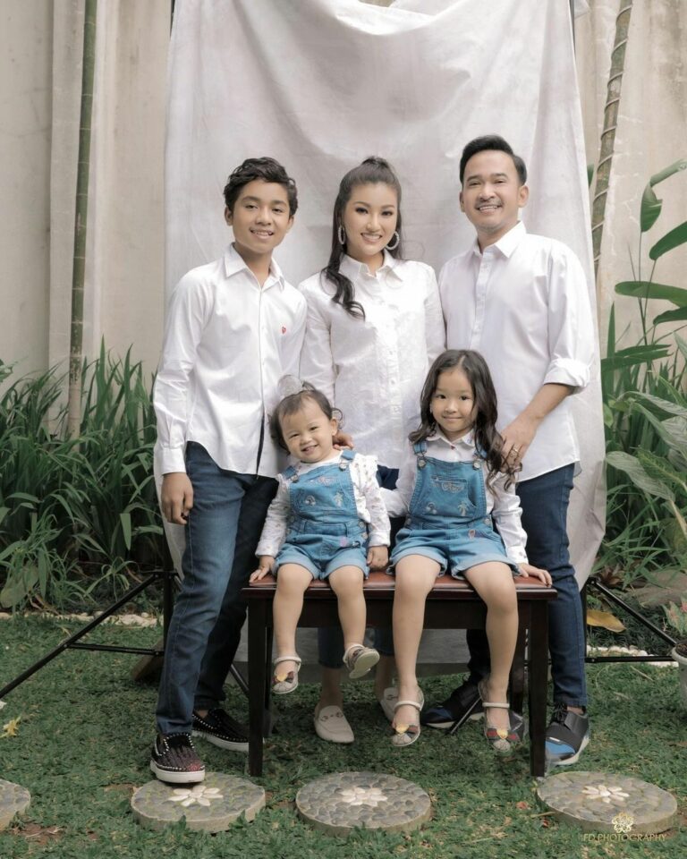 Kumpulan Gambar Keluarga Bahagia Terbagus dan Terlengkap - Blog Pengajar Tekno