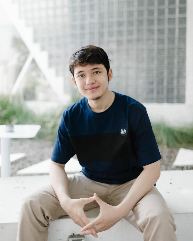 Kumpulan Foto Alwi Assegaf Paling Keren dan Terlengkap - Blog Pengajar Tekno