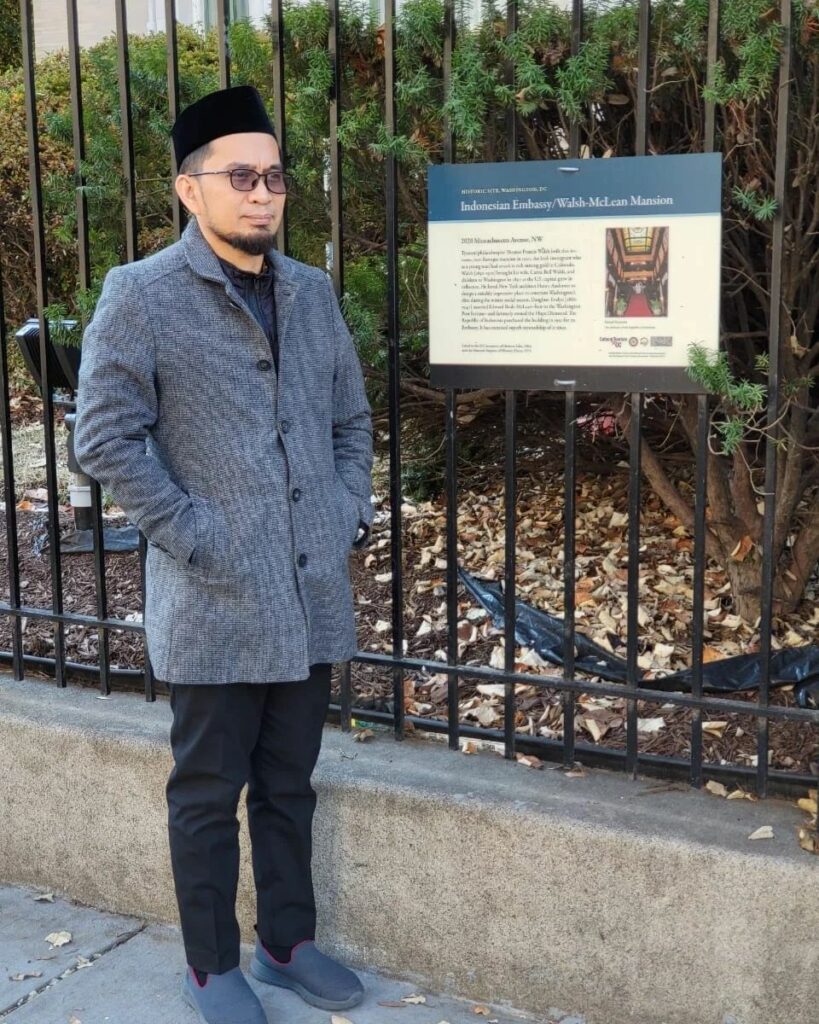 Kumpulan Foto Ustadz Adi Hidayat Terbagus dan Terlengkap - Blog Pengajar Tekno