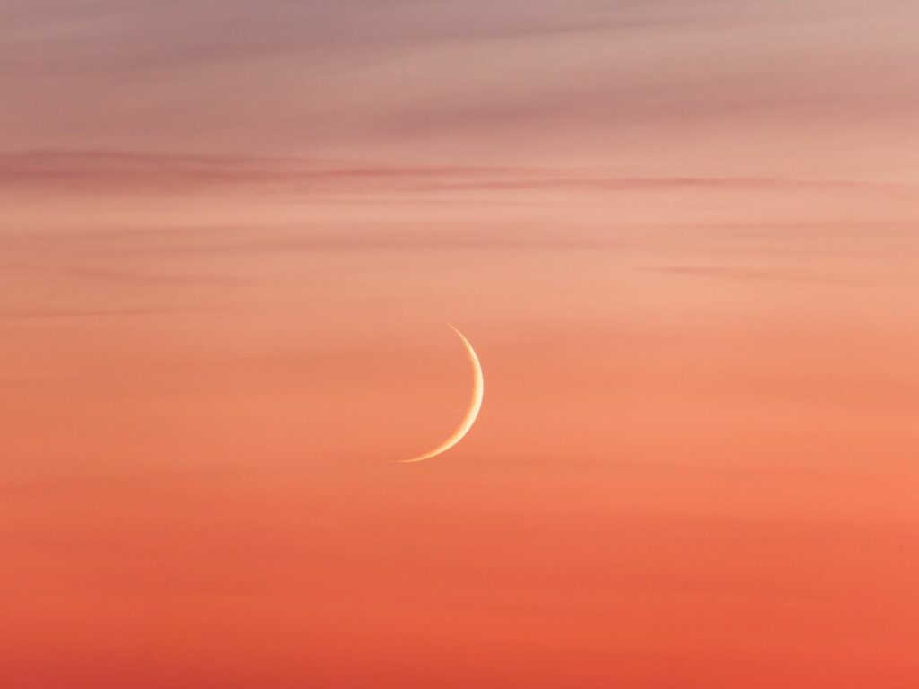 Kumpulan Foto Bulan Sabit Paling Bagus dan Terlengkap - Blog Pengajar Tekno