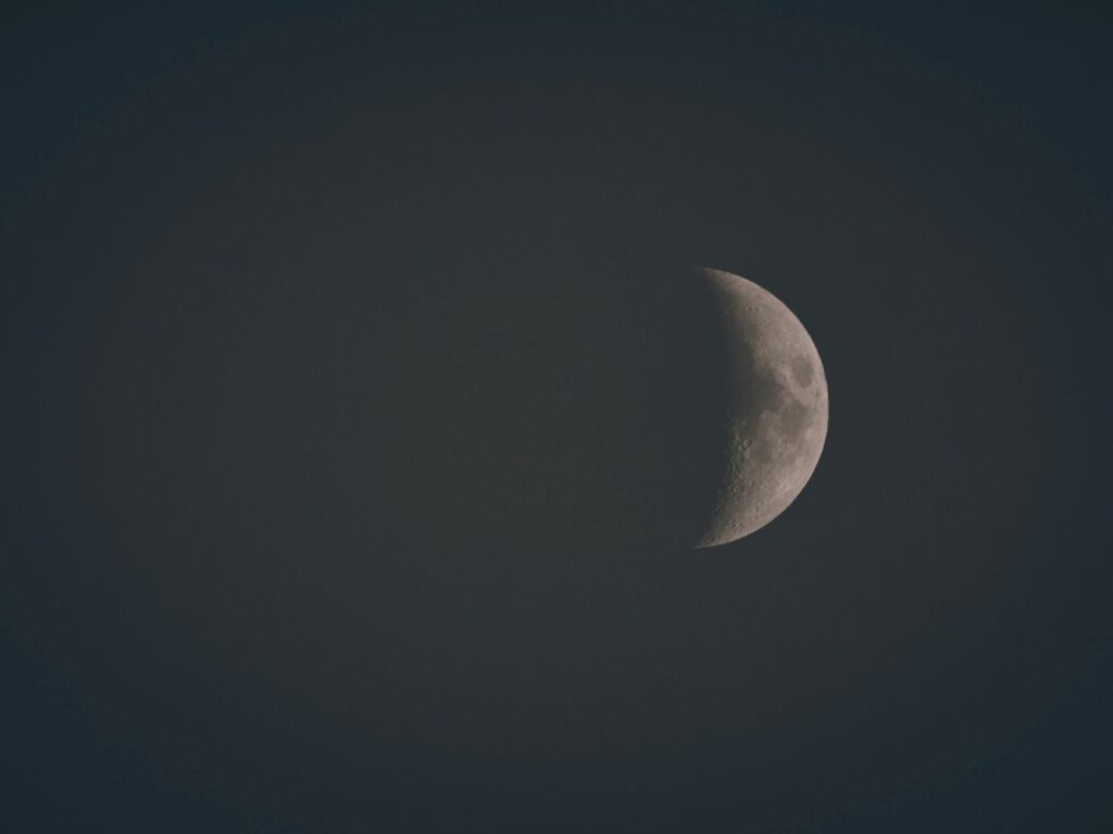 Kumpulan Foto Bulan Sabit Paling Bagus dan Terlengkap - Blog Pengajar Tekno