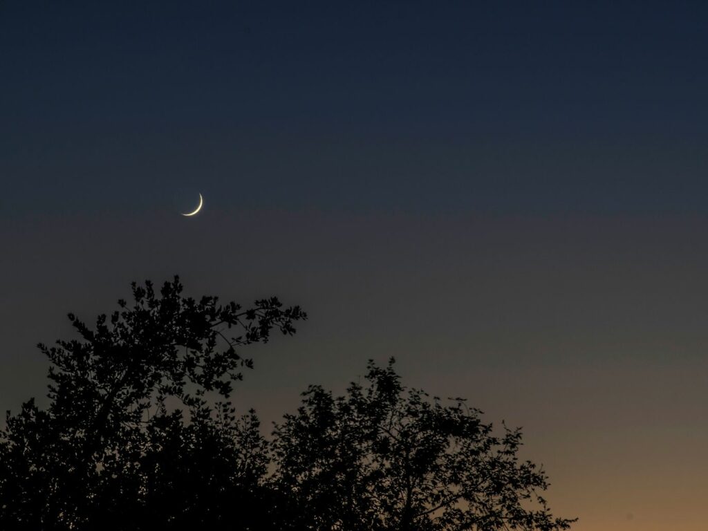 Kumpulan Foto Bulan Sabit Paling Bagus dan Terlengkap - Blog Pengajar Tekno