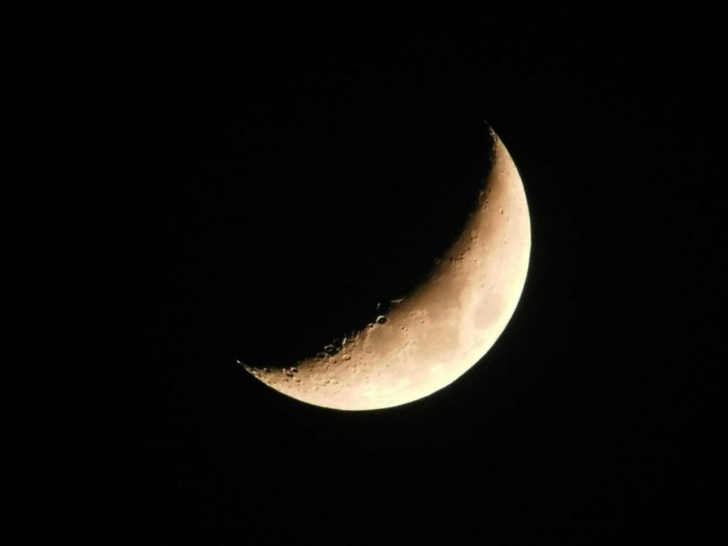 Kumpulan Foto Bulan Sabit Paling Bagus dan Terlengkap - Blog Pengajar Tekno
