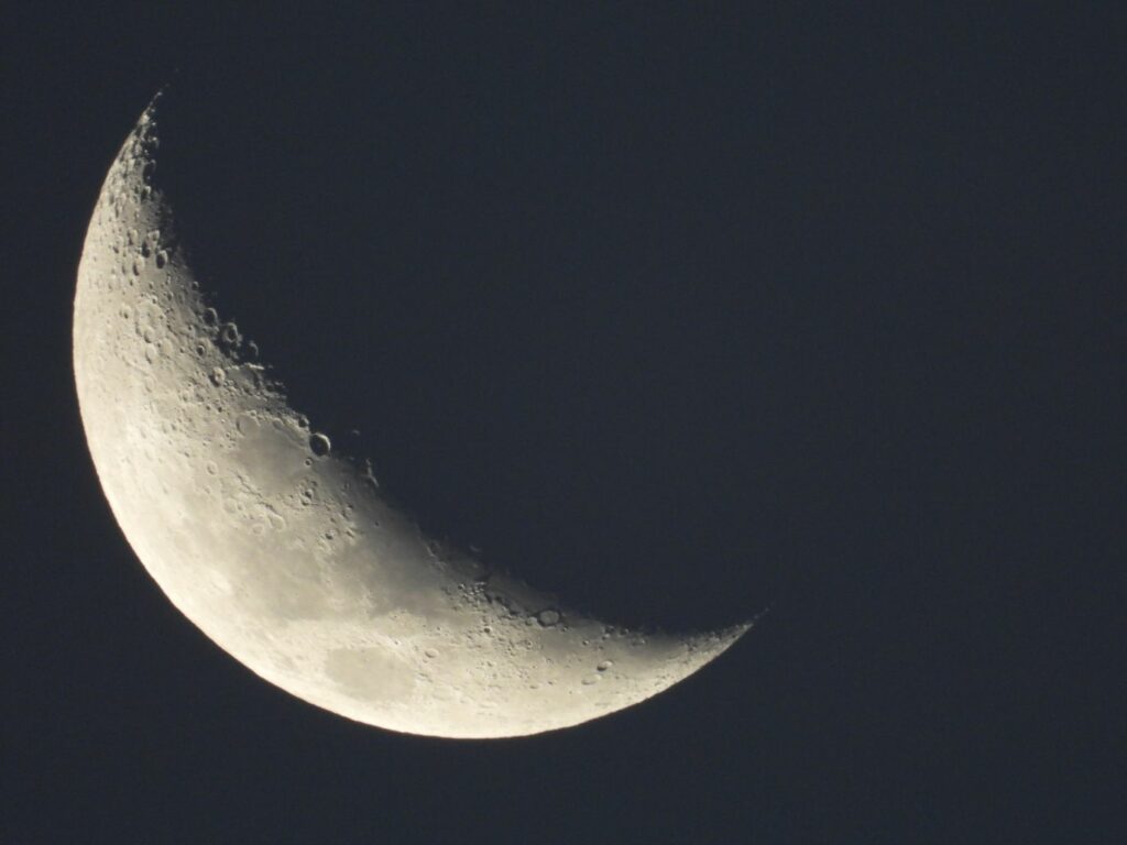 Kumpulan Foto Bulan Sabit Paling Bagus dan Terlengkap - Blog Pengajar Tekno