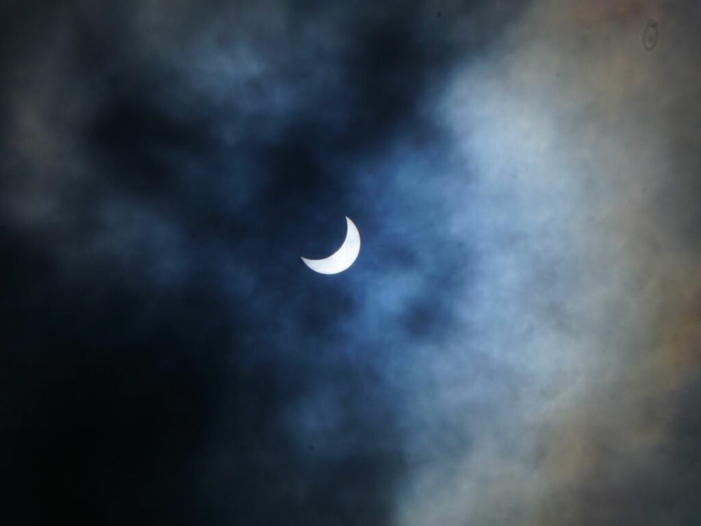 Kumpulan Foto Bulan Sabit Paling Bagus dan Terlengkap - Blog Pengajar Tekno