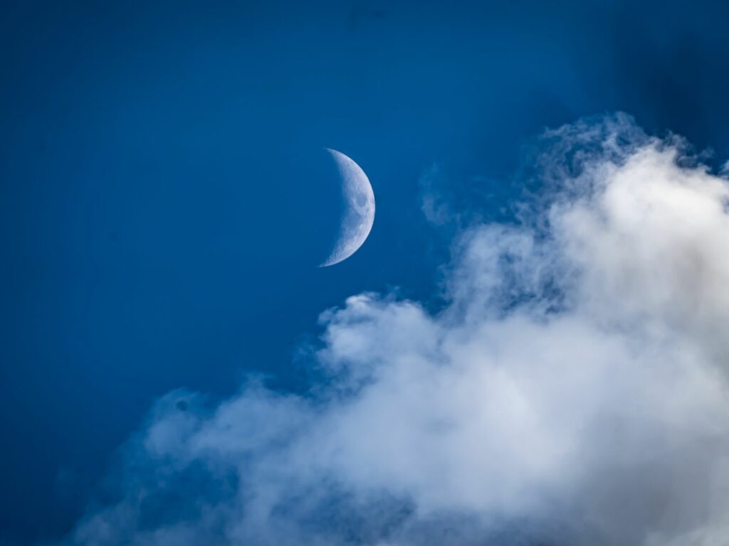 Kumpulan Foto Bulan Sabit Paling Bagus dan Terlengkap - Blog Pengajar Tekno