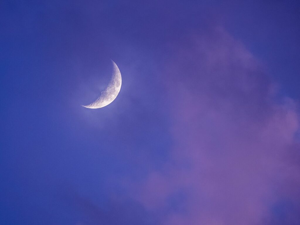 Kumpulan Foto Bulan Sabit Paling Bagus dan Terlengkap - Blog Pengajar Tekno