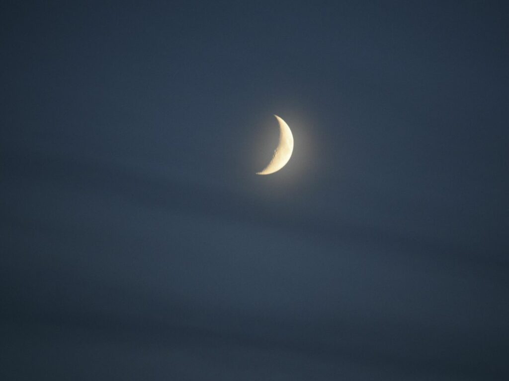 Kumpulan Foto Bulan Sabit Paling Bagus dan Terlengkap - Blog Pengajar Tekno