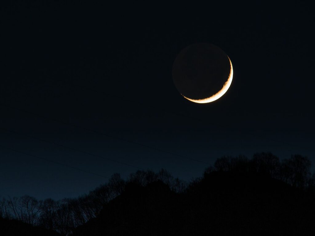 Kumpulan Foto Bulan Sabit Paling Bagus dan Terlengkap - Blog Pengajar Tekno