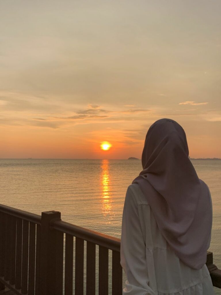 Kumpulan Gambar Wanita Berhijab Dari Belakang Galau Terbagus - Blog ...
