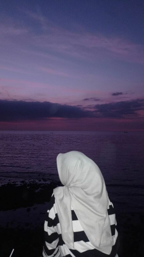 Kumpulan Gambar Wanita Berhijab Dari Belakang Galau Terbagus - Blog ...